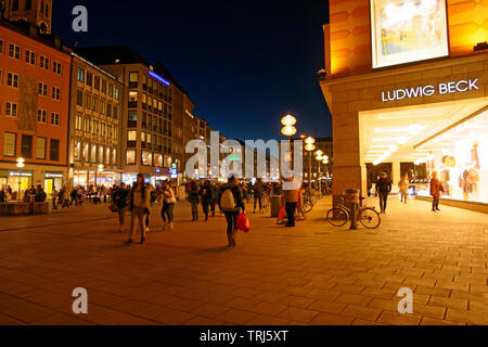 Night scene in Marienplatz, Munich, Upper Bavaria, Germany, Europe ...