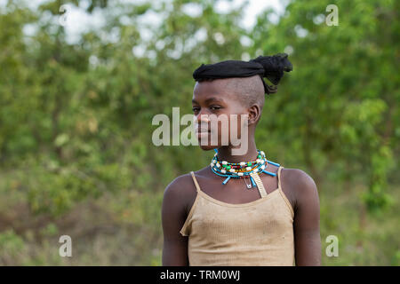 Woman from the Ari tribe in Ethiopia Stock Photo - Alamy