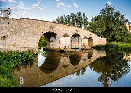 Milton Ferry Stone Bridge over the river Nene, Ferry Meadows country ...