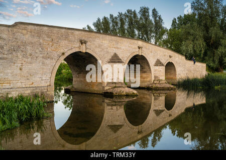 Milton Ferry Stone Bridge over the river Nene, Ferry Meadows country ...