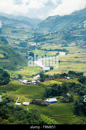Viewpoint of Tavan village on rice field terraced with river at Sapa ...