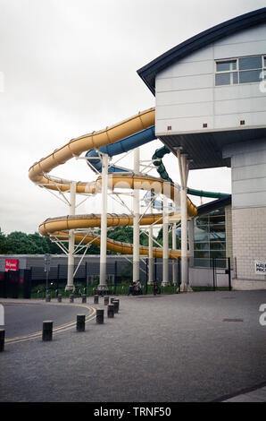 Aquadrome Swimming Pool water slides, Basingstoke Leisure Park ...