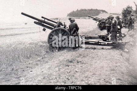 German field howitzers in firing position in Russia Stock Photo - Alamy