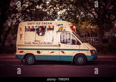 Mini ice cream van Stock Photo - Alamy