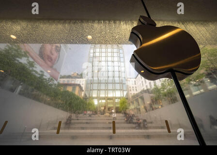 Apple store entrance gate, with the fountain cube glass, in Liberty ...