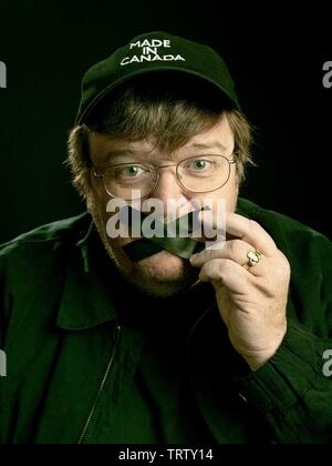 SICKO -2007 MICHAEL MOORE Stock Photo - Alamy