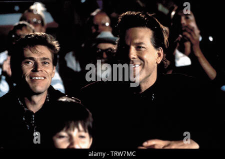 Mickey Rourke and Willem Dafoe in the movie White Sands, 1992 Stock ...