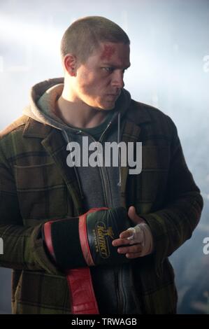 CHARLIE HUNNAM in DEADFALL (2012). Copyright: Editorial use only. No ...