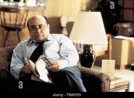 USA. Danny DeVito in a scene from the ©Universal Pictures movie: Twins ...