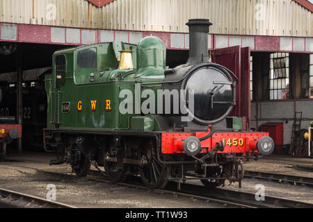 Green GWR 1450 steam railway locomotive engine (1400 class 0-4-2T built ...
