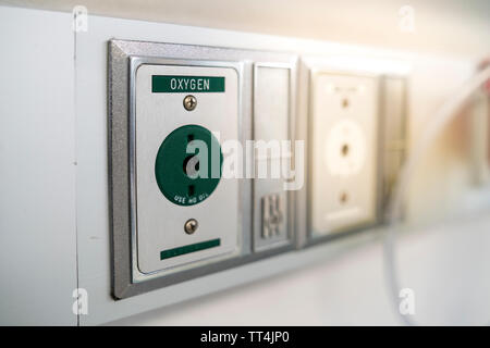 regulates the oxygen wall mount at hospital Stock Photo - Alamy