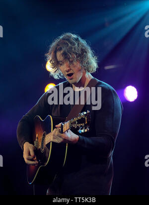 Australian singer songwriter, Dean Lewis Grant Loaney known ...