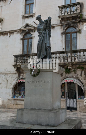 Bronze statue of poet Marko Marulić in Split, Croatia Stock Photo - Alamy