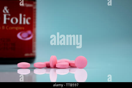 A box of Folic Acid tablets Stock Photo - Alamy