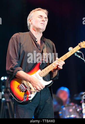 Rick Fenn performing with 10CC at Fairport's Cropredy convention ...