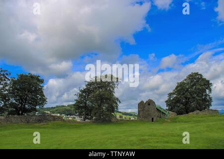 Kendal, Cumbria, UK. 17th June 2019. UK Weather. Sunshine and blue sky ...