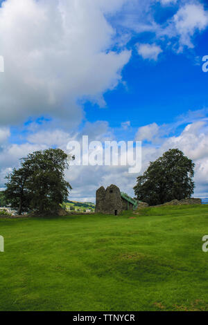 Kendal, Cumbria, UK. 17th June 2019. UK Weather. Sunshine and blue sky ...