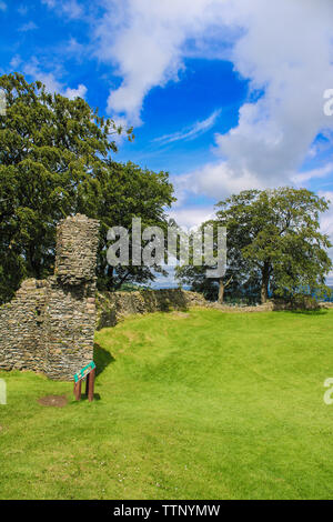 Kendal, Cumbria, UK. 17th June 2019. UK Weather. Sunshine and blue sky ...