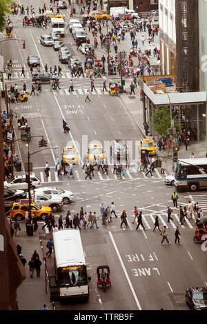 People and cars crossing a busy road in Cairo, Egypt Stock Photo - Alamy