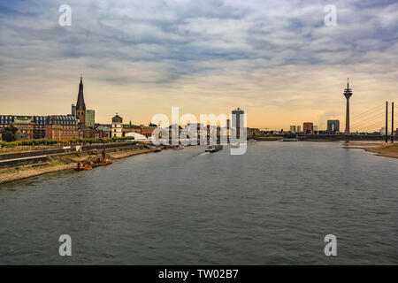 Evening scenes of Dusseldorf and Rhine embankment promenade Stock Photo ...