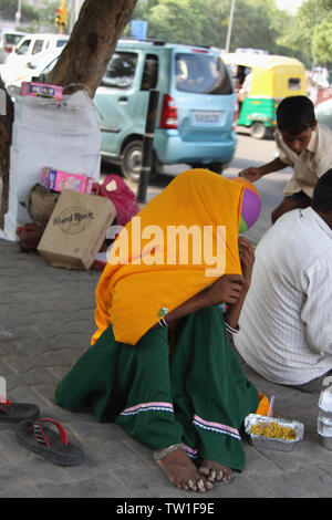 Rajasthani woman sitting at the sidewalk Stock Photo - Alamy