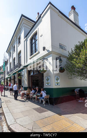 Diners eating al fresco at Lemonia Greek restaurant, Regent's Park Rd ...