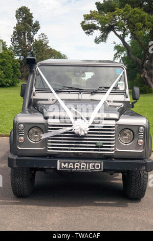 Land Rover Wedding Stock Photo - Alamy