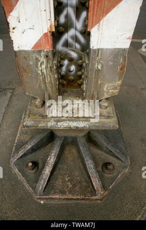 Steel Column Base Stock Photo - Alamy