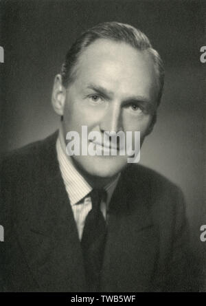 Army British The Special Air Service SAS On patrol in the desert in ...