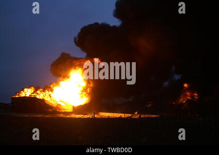 Explosion and fire at Buncefield oil depot, Hemel Hempstead ...