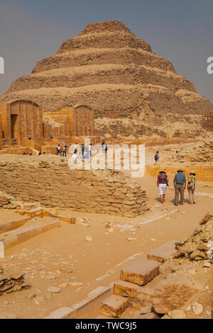 Pirámide escalonada de Zóser en Saqqara, El Cairo, Valle del Nilo ...