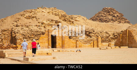 Pirámide escalonada de Zóser en Saqqara, El Cairo, Valle del Nilo ...