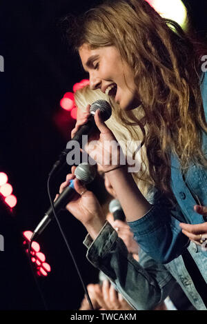 Folk music girls band the SYA from the Netherlands and Jenny Newman ...