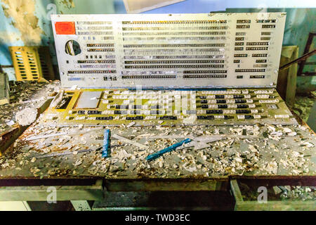 Ukraine, Pripyat, Chernobyl. Destroyed control panel Stock Photo - Alamy