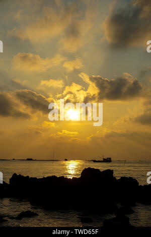 Sunset at sea on Dashu Island, Yangxi, Yangjiang, Guangdong Stock Photo ...