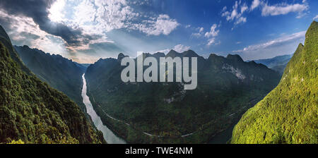Tian E County, Hongshui River, Grand Canyon, Red Leaf Stock Photo - Alamy