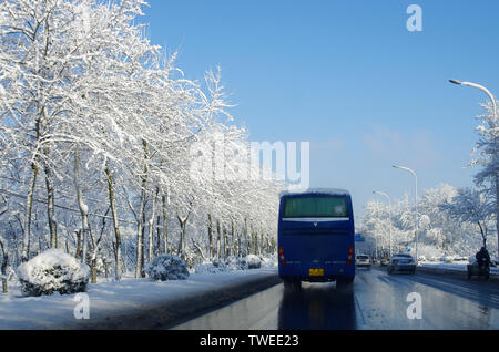Beijing March 20, 2013 Heavy spring snow Stock Photo - Alamy