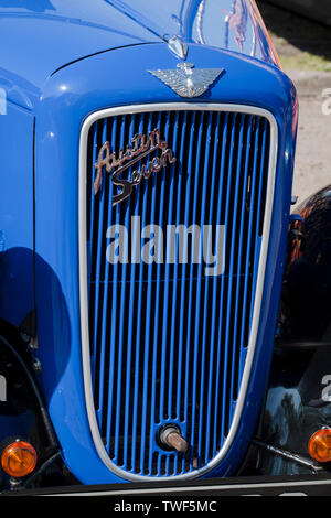 Austin 7 Seven vintage car radiator grill logo Stock Photo - Alamy