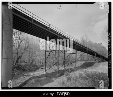 PORTAL AND DECK VIEW, EAST SPAN, LOOKING WEST - Mansion Truss Bridge ...