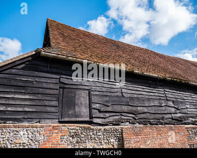 Traditional Wooden Barn, Goring-on-Thames, Oxfordshire, England, UK, GB ...