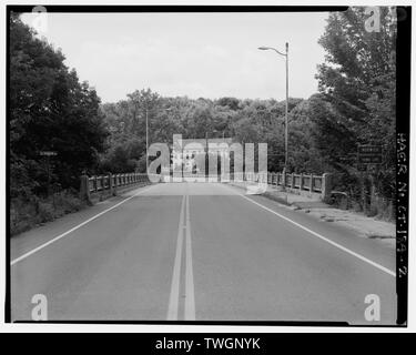 ROADWAY, WEST END, VIEW EAST - Shetucket River Deck-Truss Bridge ...