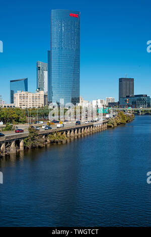 FMC Building (Pelli Clark Pelli) and Schuylkill River Trail Park and ...
