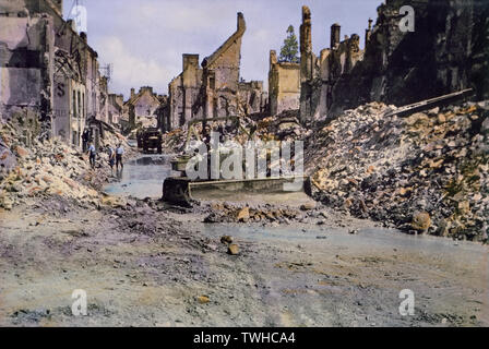 People clearing the rubble of war destruction in Potsdam.Debris removal ...