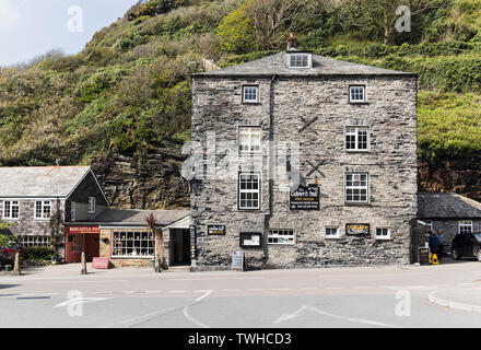 The Cobweb Inn, Boscastle, Cornwall, UK Stock Photo - Alamy