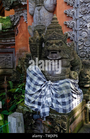 Gate guardian statue at Ubud Palace (Saraswati TempleI) in Bali Stock ...