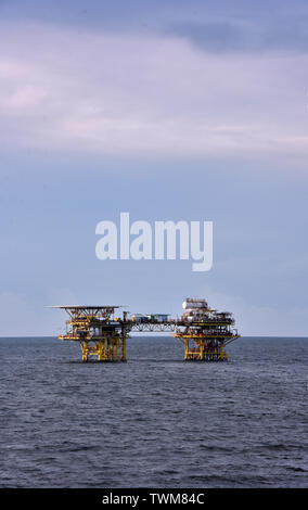 oil platform at middle ocean with beautiful sky Stock Photo - Alamy
