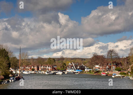 River Thames with boats, Cookham, Berkshire, England, UK Stock Photo ...