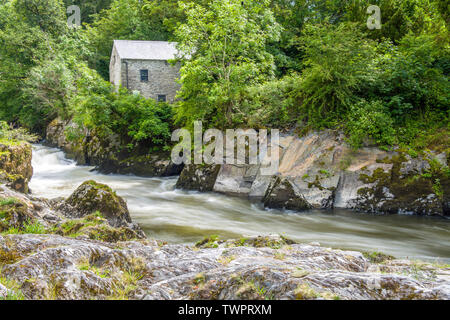 The water falls at cenarth falls west Wales with the old water mill in ...