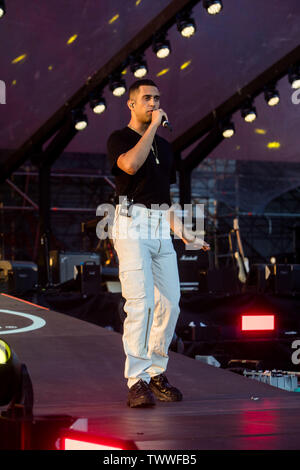 Mahmood in concert at Party Like a Deejay - Radio Deejay party at Mind ...