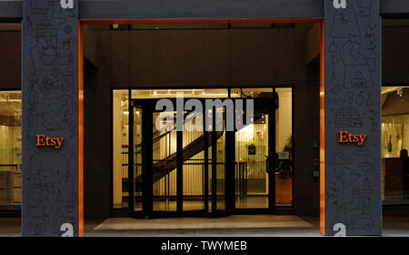 Etsy headquarters in downtown Brooklyn NYC Stock Photo - Alamy